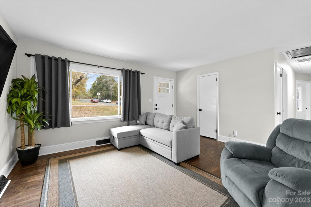 1029 Clanton Rd, Charlotte, NC 28217 - MLS #4089707